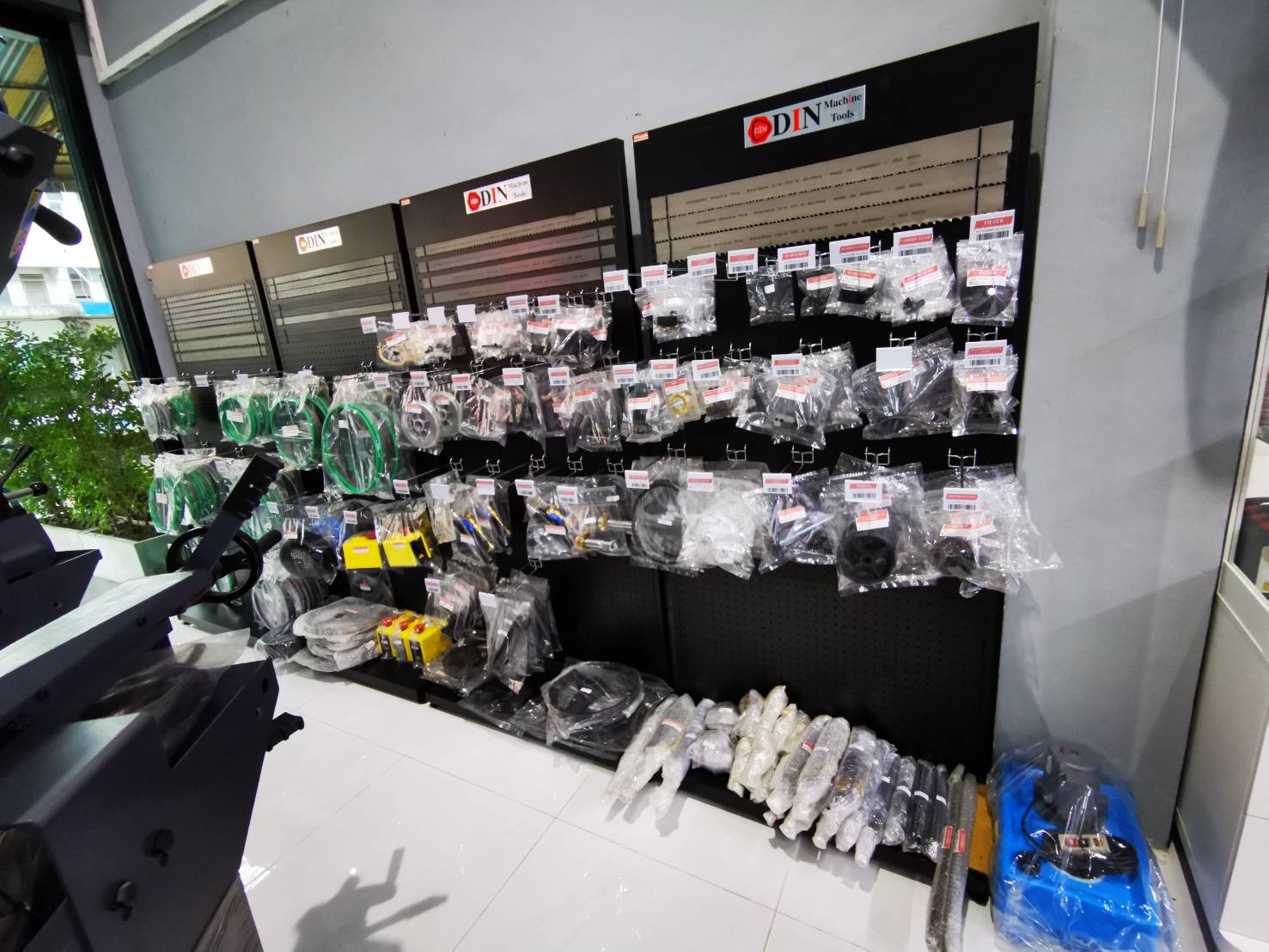 Services - DIN Machine Tools