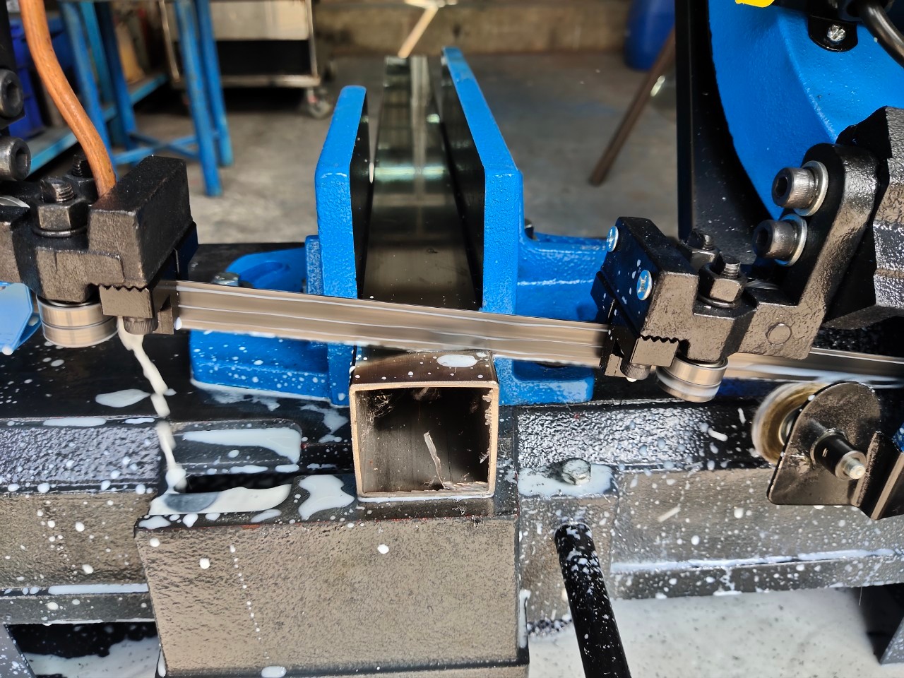 Services - DIN Machine Tools